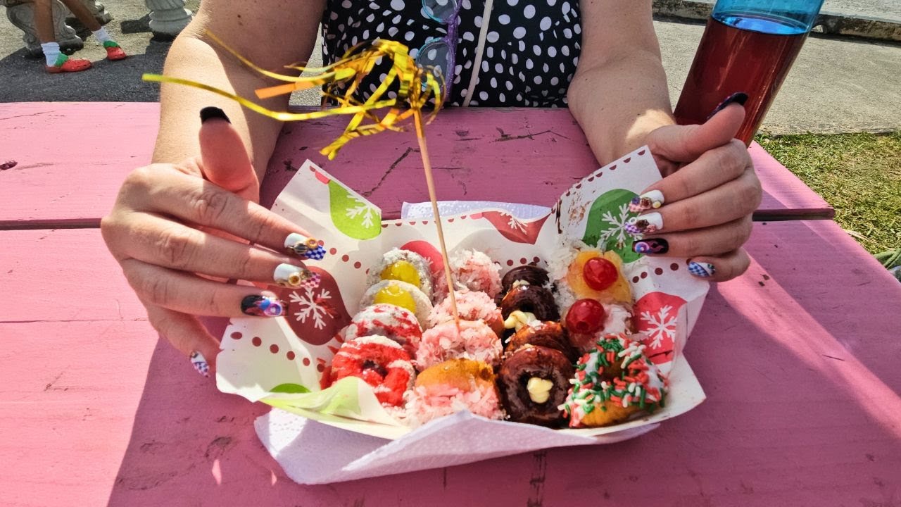 Making Mini Donut King Nails just like the menu #nailart - YouTube