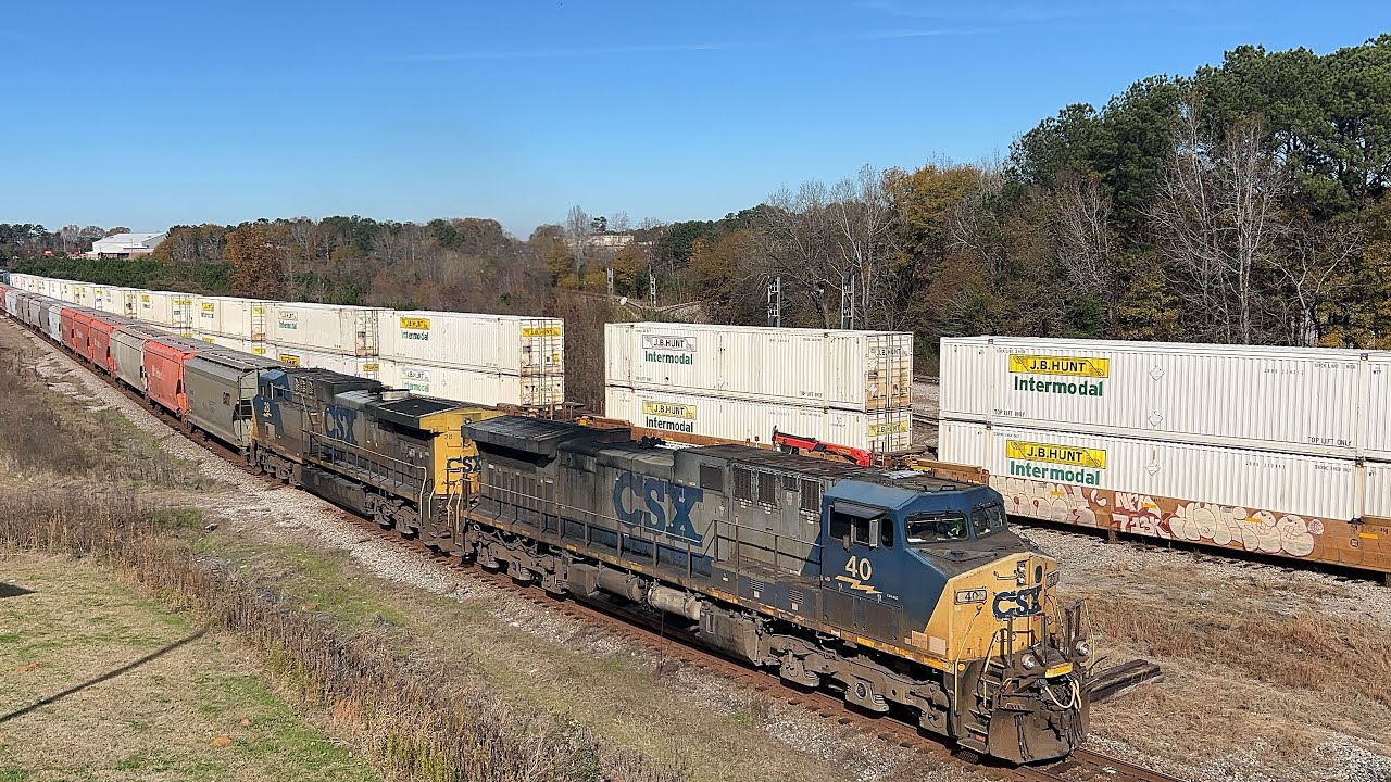 CSX 40 & CSX 28 forced CSX 3345 to stopped and trapped CSX Track Crew ...