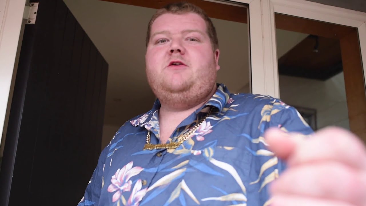 Mocumentary-The Real Fat Con - YouTube