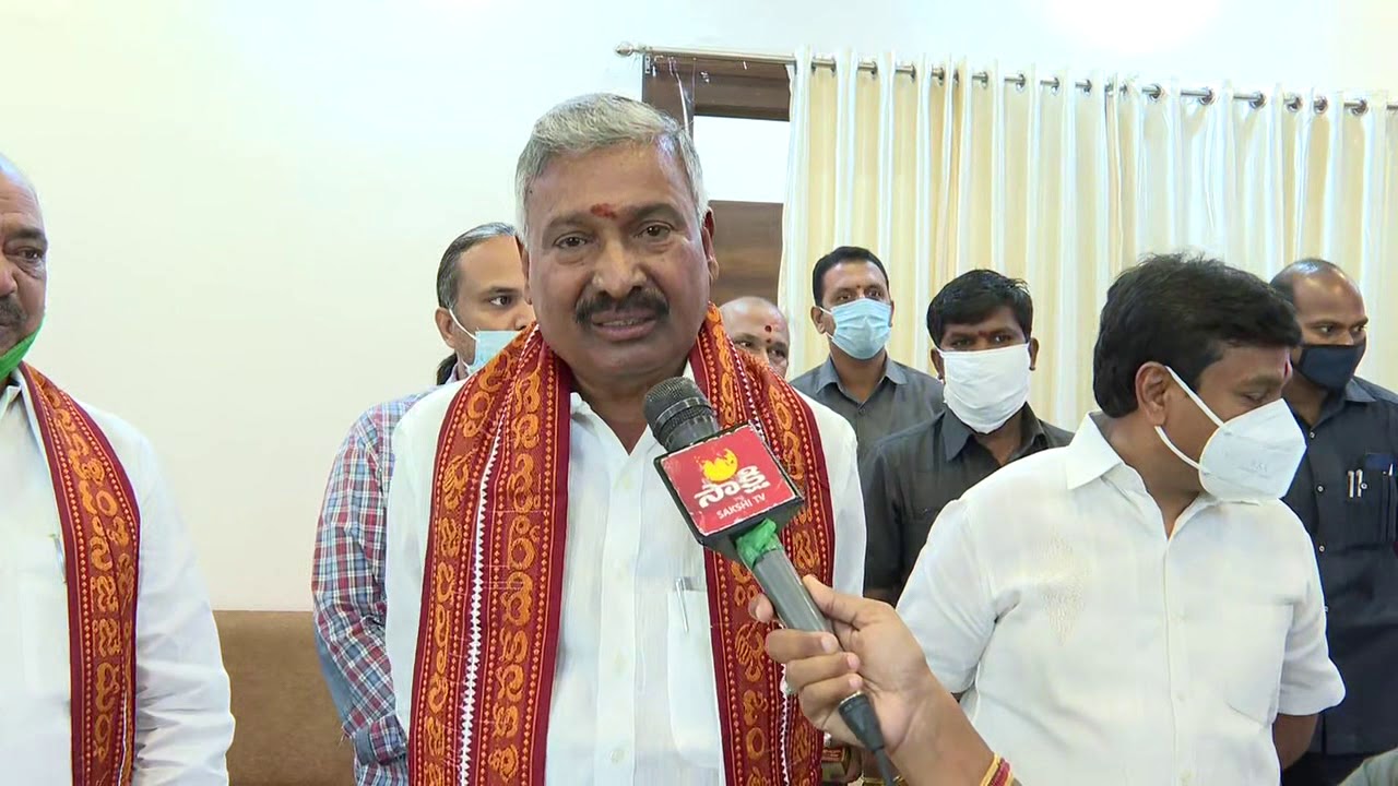 AP Minister Peddireddy Ramachandra Reddy had darshan in Durga Temple ...