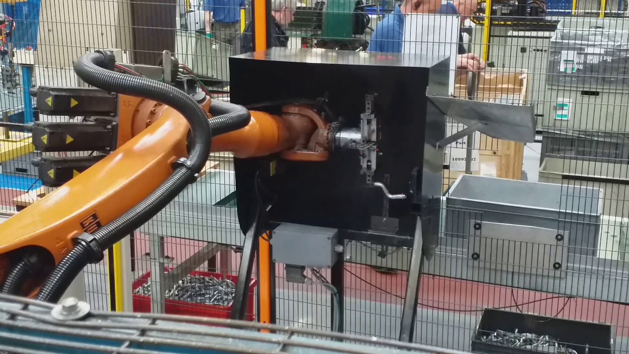 Fully automated Robotic Cell - YouTube