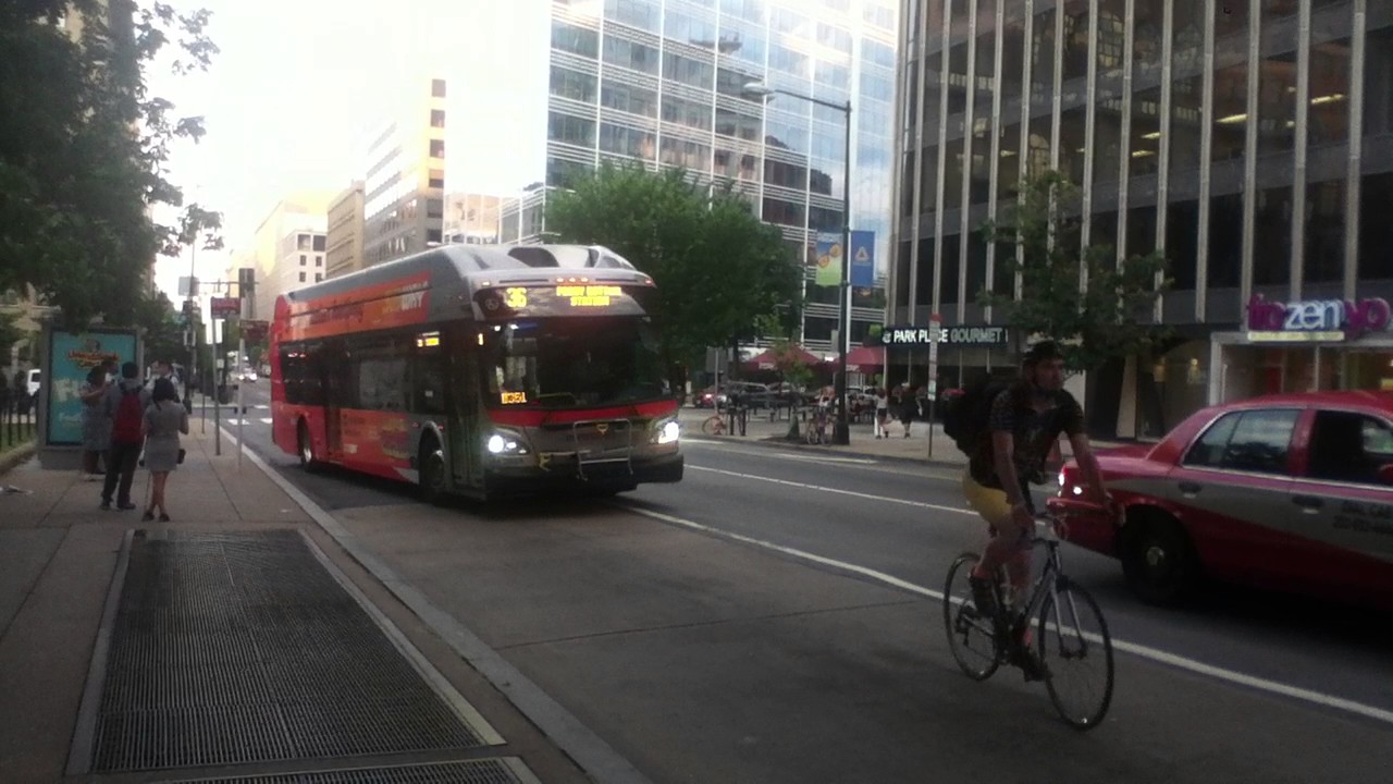 WMATA Metrobus 2015 New Flyer XN40 #2861 on route 36 at Farragut Square ...