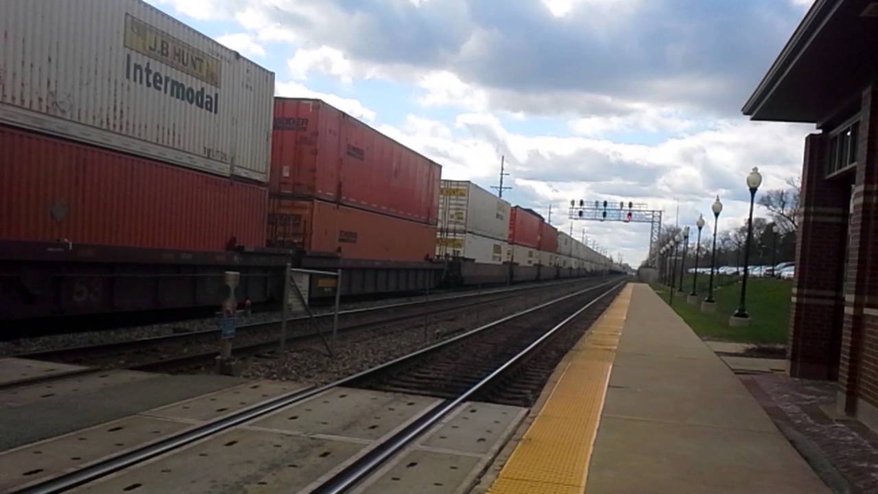 BNSF 8206 East, Westmont illinois - YouTube