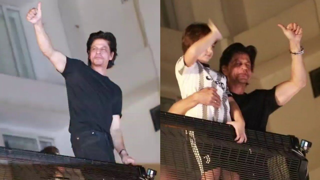 King Khan SRK Wave to Fans Outside Mannat on His Birthday - YouTube