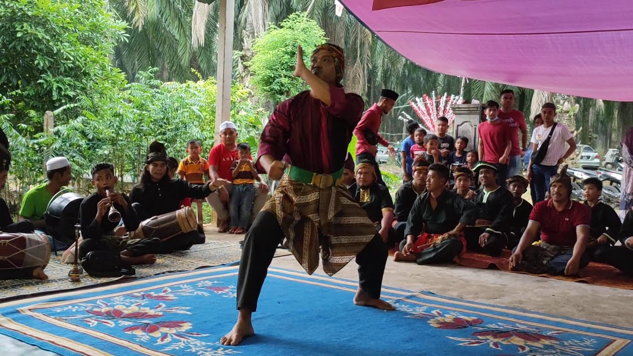Seni Silat Jawa Betawi | PERSEMBAHAN HANG TUAH - YouTube