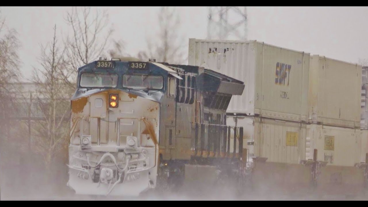 CSX Engine Going in Reverse at 60 MPH in The Snow - YouTube