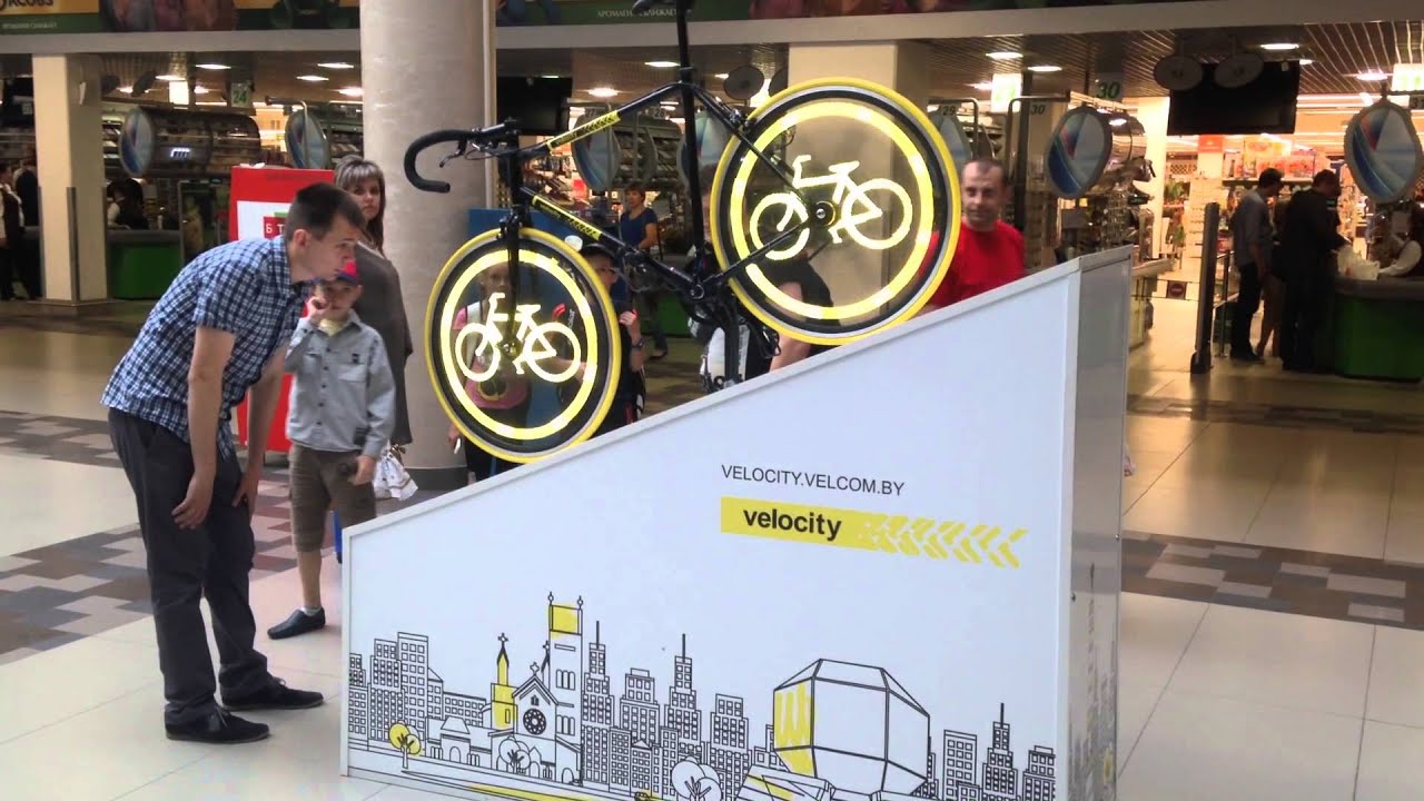 Kino-mo displaying platform, Zamok shopping mall - YouTube