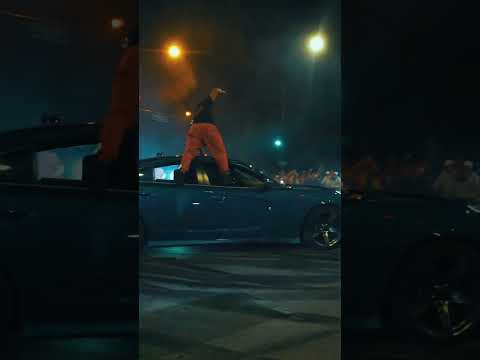 DUDE STANDING ON A DRIFTING SCAT PACK IN CHICAGO😂 #shorts - YouTube
