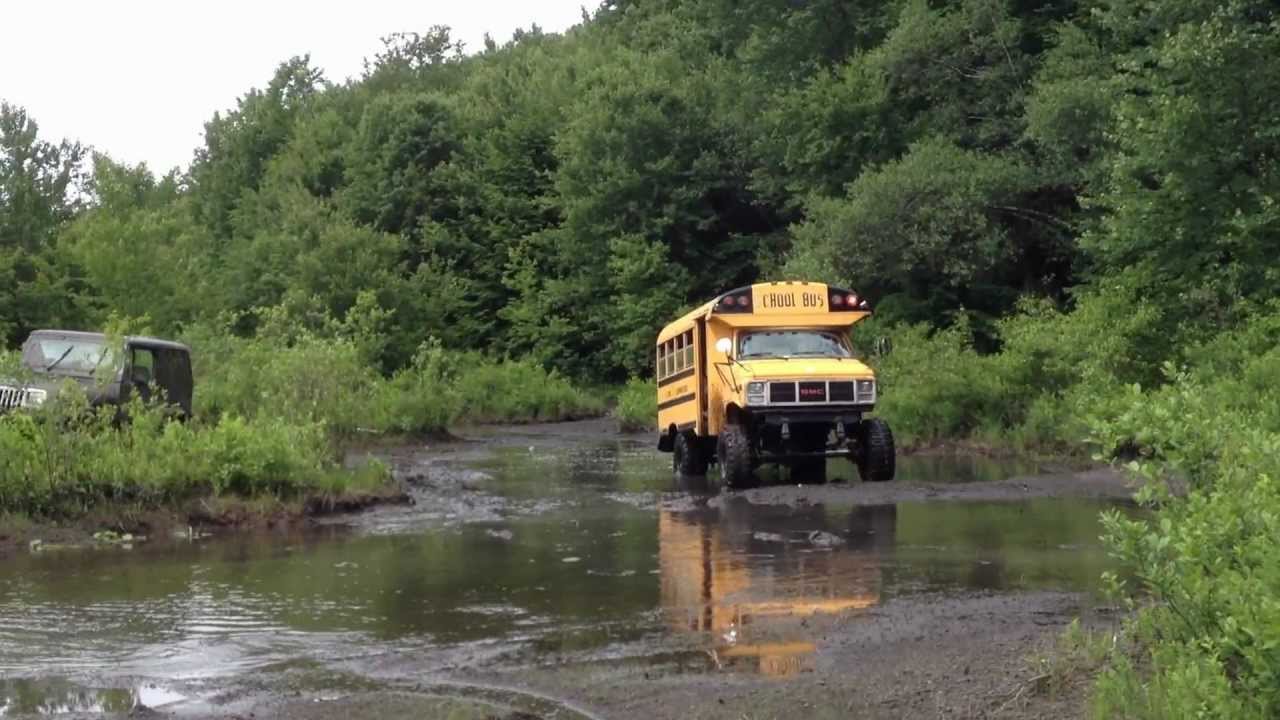 mud bogging short bus - YouTube