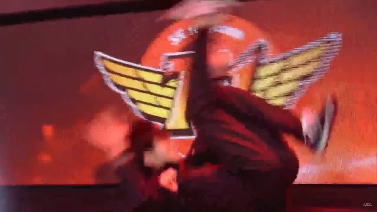 SKT Faker Entrance Mechanics Vayne Barrel Roll - YouTube