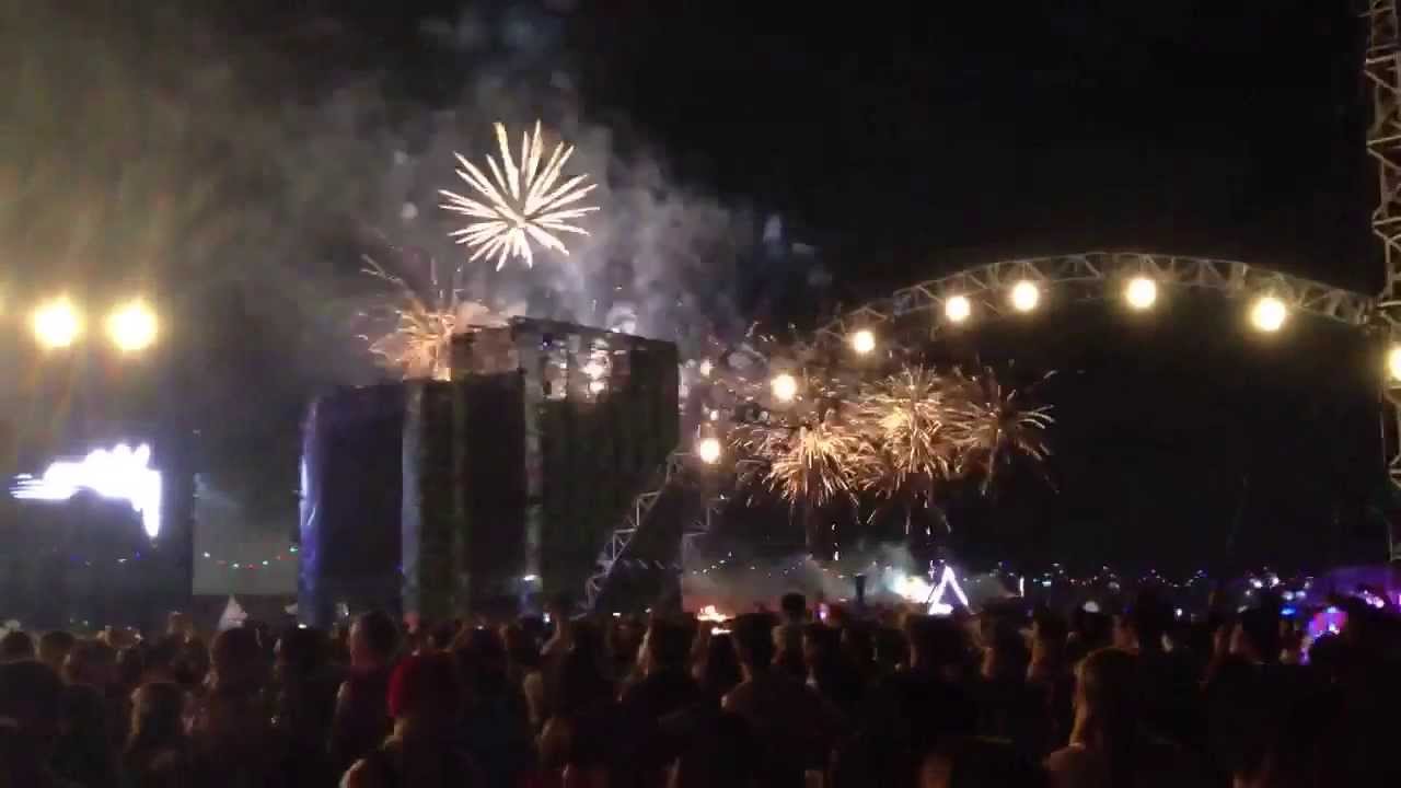 EDC Las Vegas 2013 first night firework - YouTube