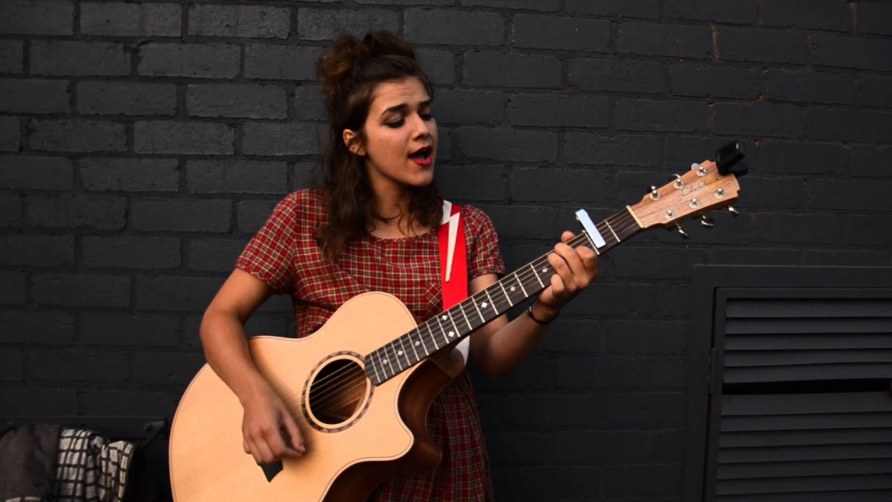 Zoë Fox - Who You Gonna Love - Street Session - YouTube