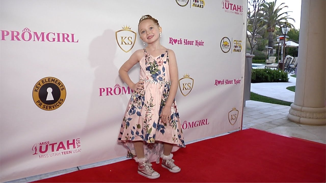 Charlie Townsend "Kaylyn Slevin's Sneaker Ball" Red Carpet - YouTube
