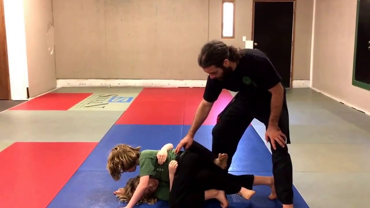 Kids tournament- grappling for position - YouTube