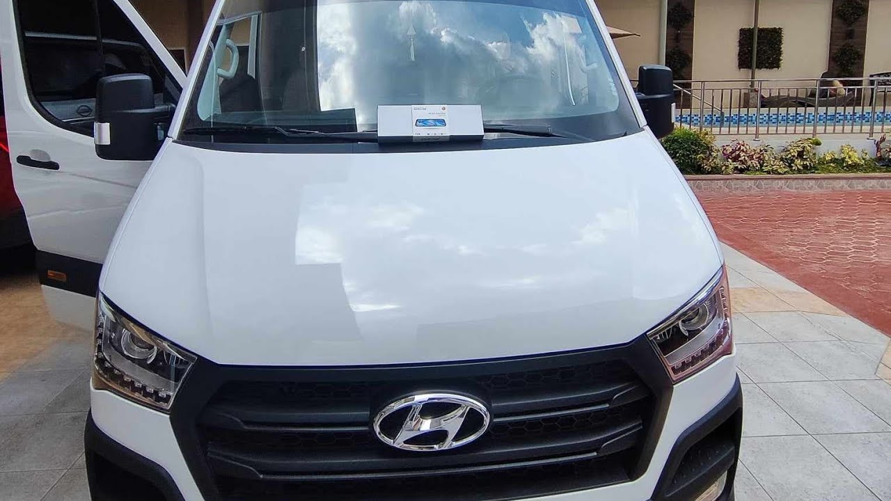 QCY's F24 4K + 1080P Dashcam 9.66 Inches Fullscreen on Hyundai Solati ...