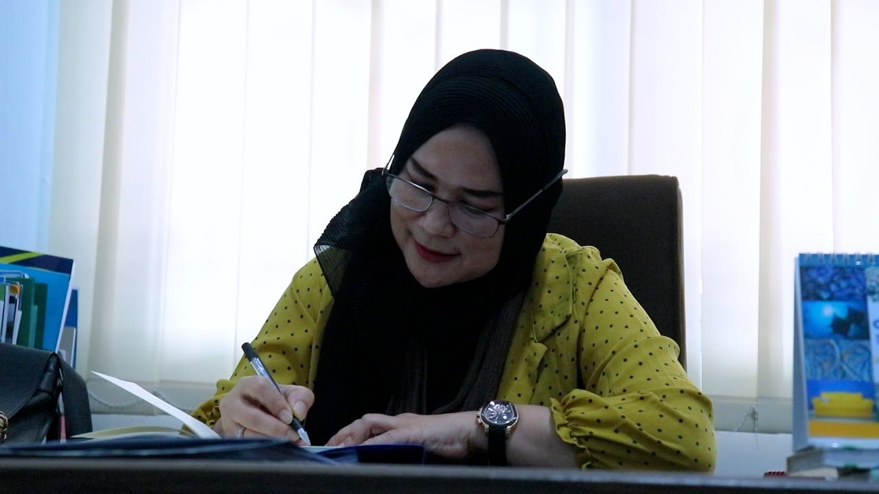Profil Video Guru Besar Prof. Dr. Sri Ayu Andayani, S.P., M.P. - YouTube