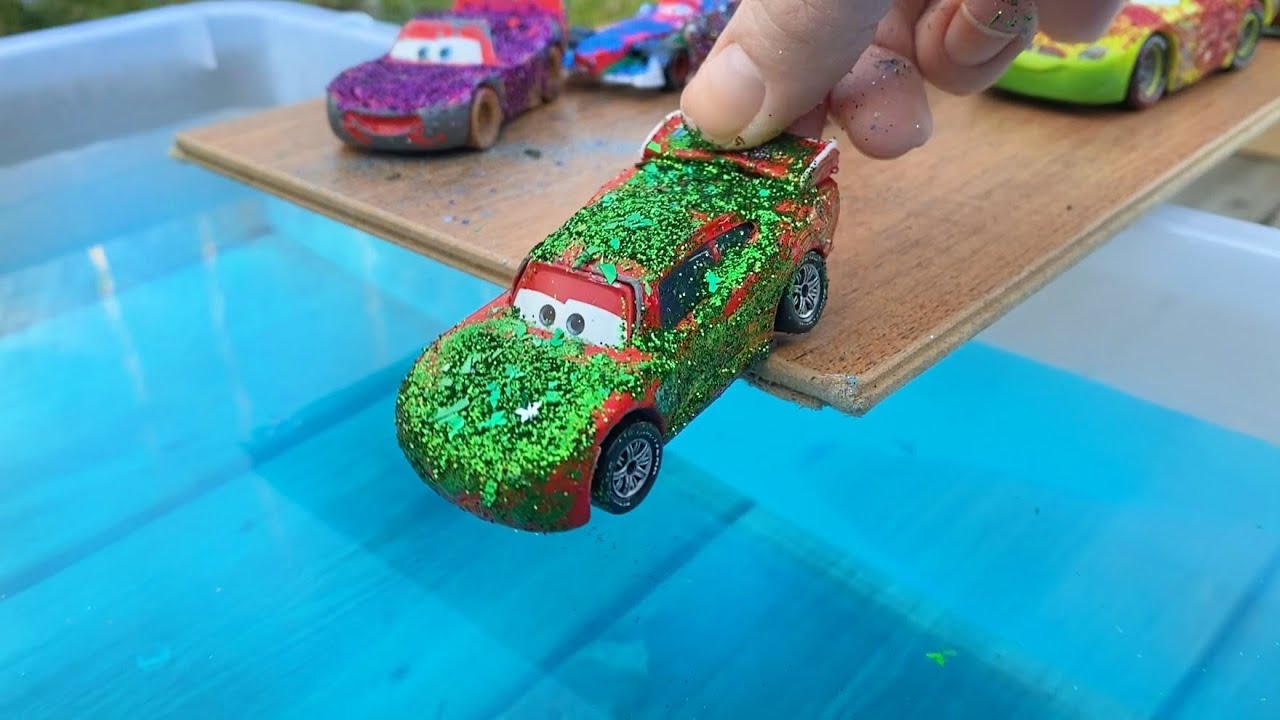Disney Pixar Cars falling into deep pool | Lightning McQueen, Rayo ...