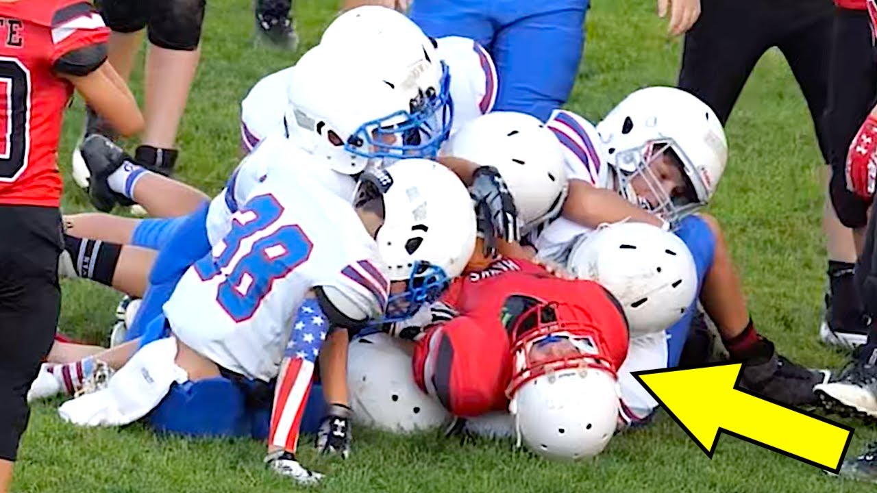 RUNNING BACK TACKLED BY ENTIRE FOOTBALL TEAM! 🏈😳 - YouTube
