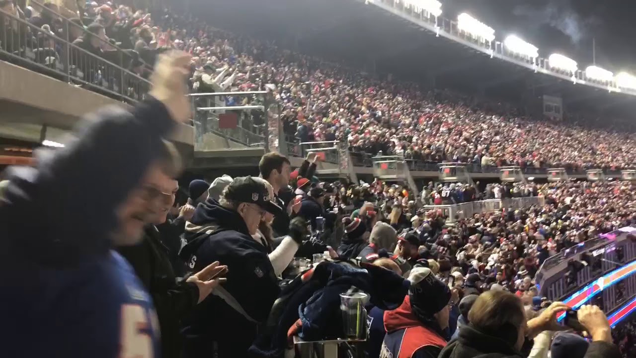Gillette Stadium crowd reacts to New England Patriots taking late lead ...