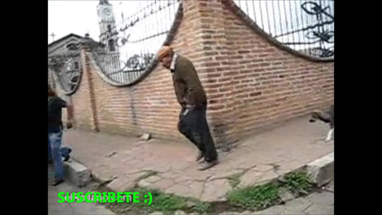 Borrachos que dan risa 2013 caida en HD - YouTube