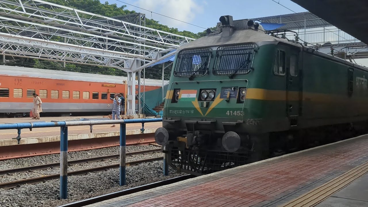 Railfanning at Aluva Mangala Lakshadweep Superfast Express & Ernakulam ...