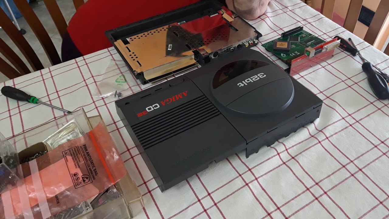 Commodore Amiga CD32 : CD32 motherboard and Case assembly + the ...