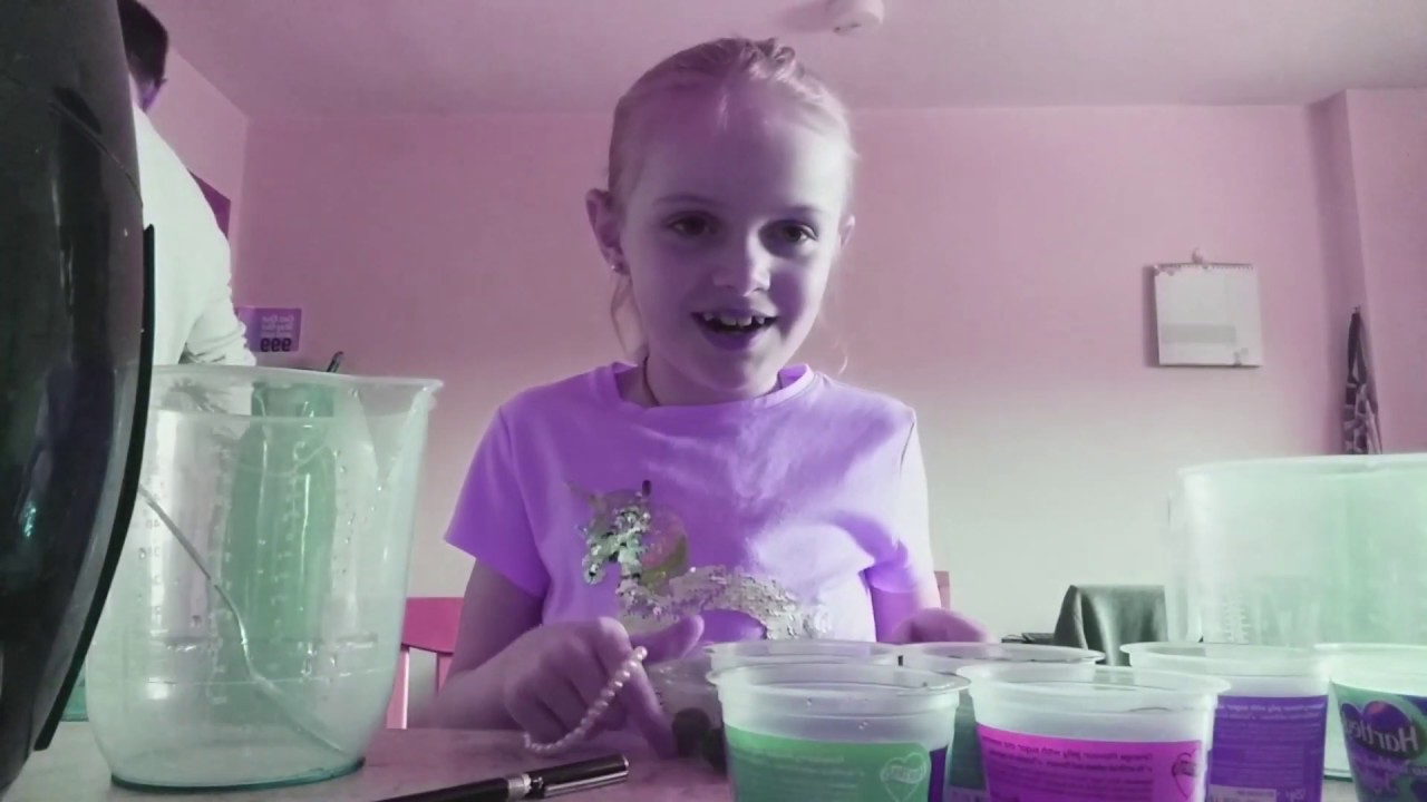 Cooking with Ellie - Jelly Pots - Ellies Magnificent Show S3 Episode 11 ...