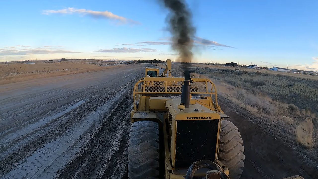 How Twin Engine Scrapers Work - YouTube