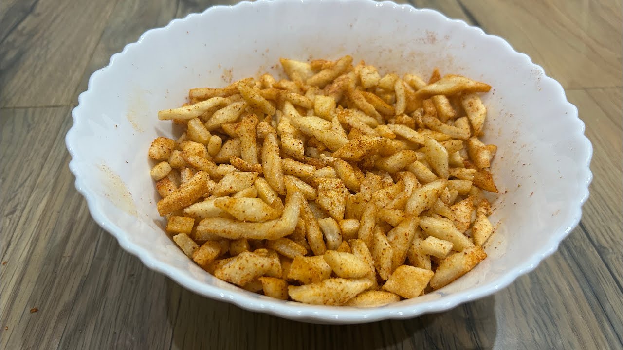 Suji se bani crispy diamond namkin - YouTube