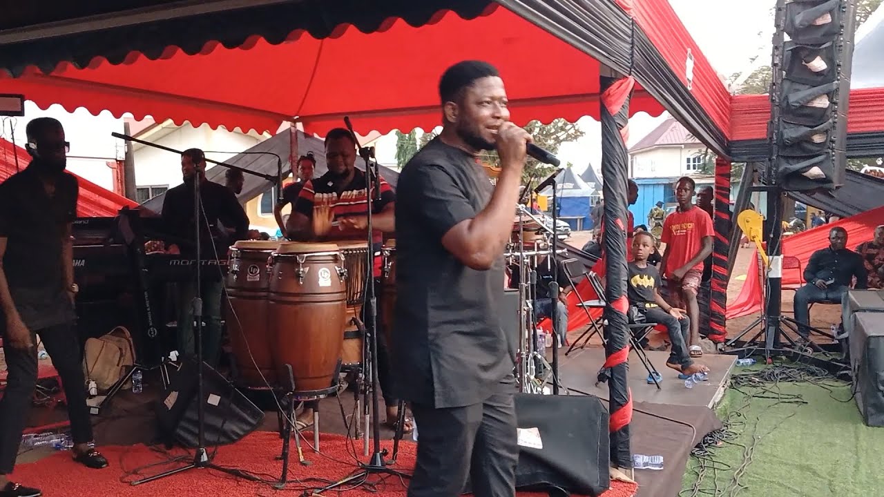 Joseph Mensah Performs Anadwo Bogya Live - YouTube