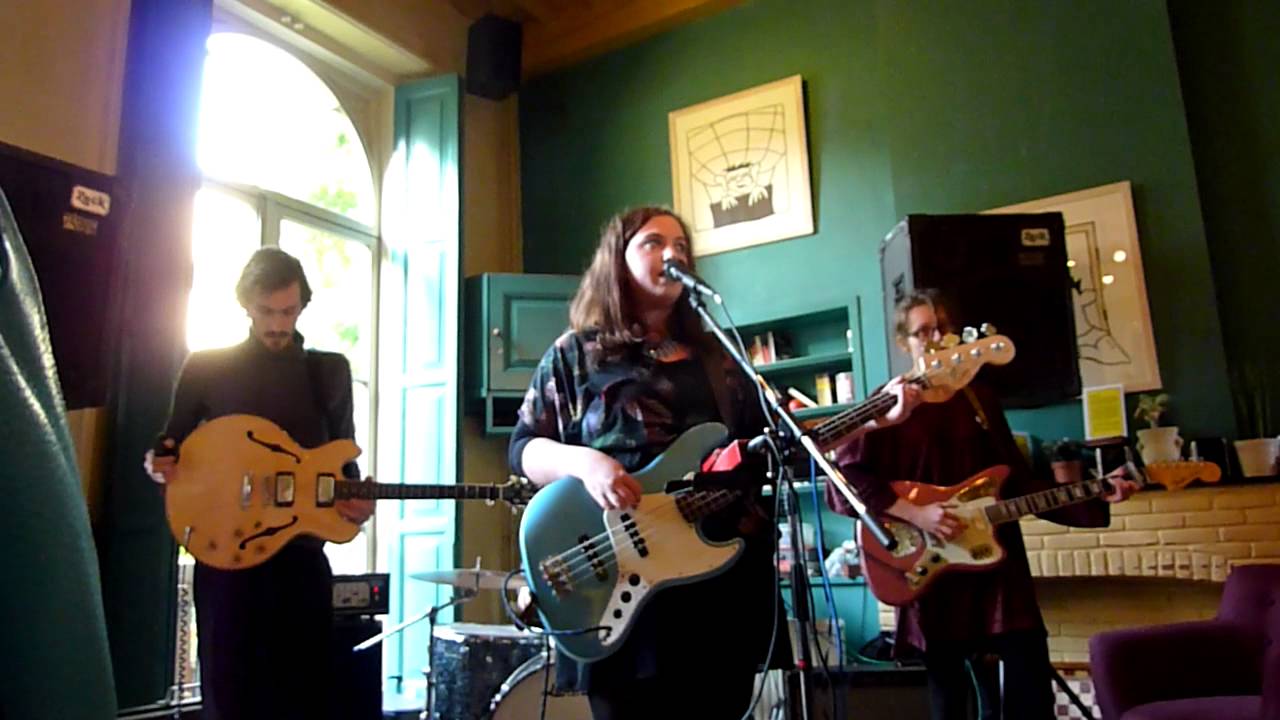 Sväva - Blue Moon @ Le Guess Who Mini Hostel Strowis (2/2) - YouTube