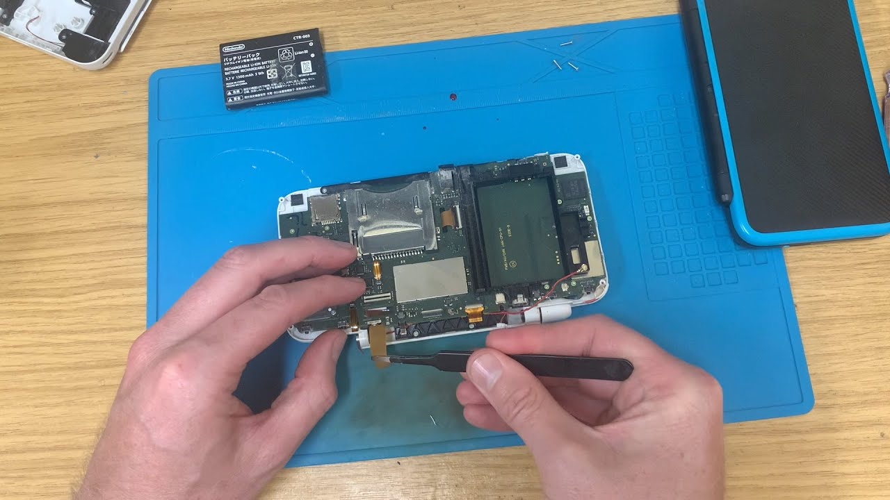 New 2DS XL Replacing R Button and Motherboard Swap - YouTube