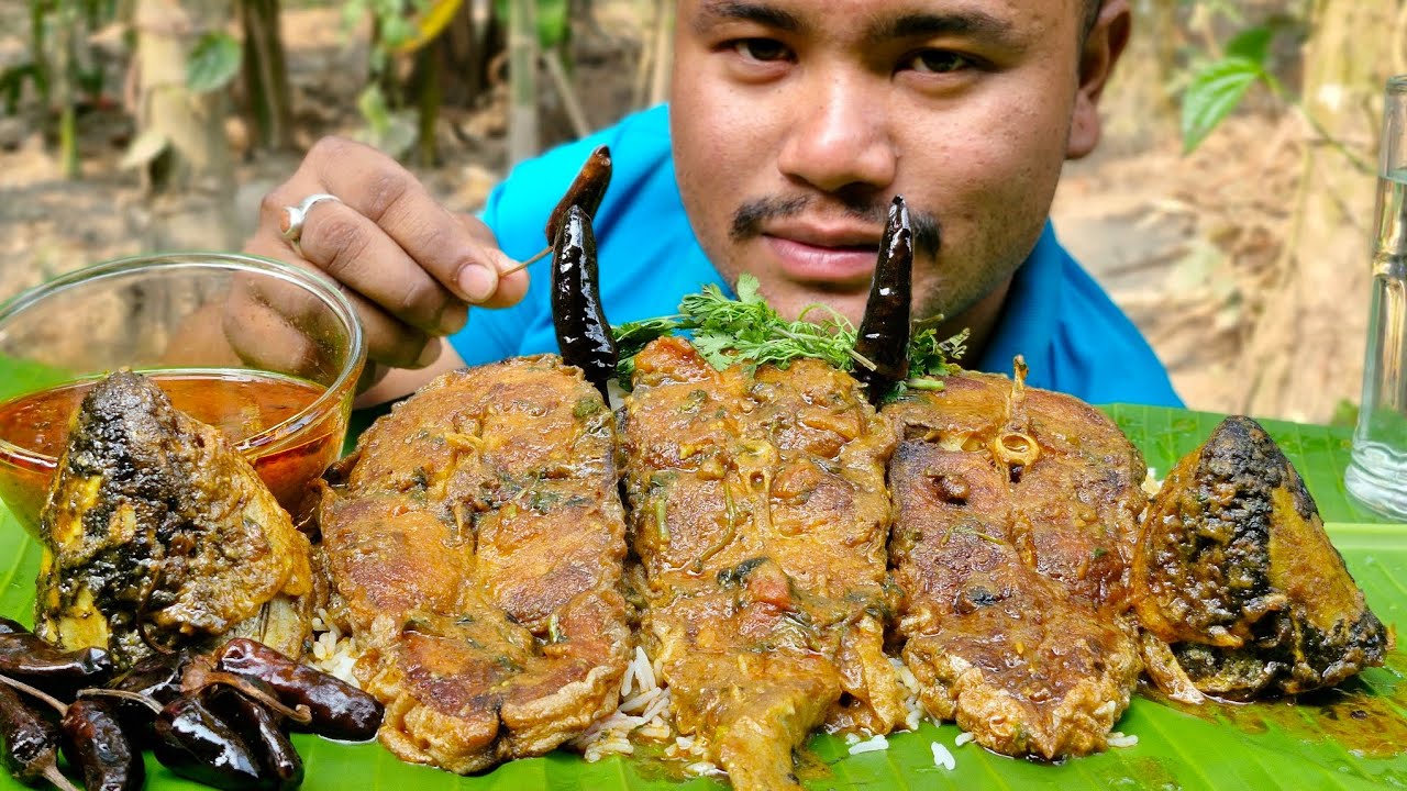 EATING FISH CURRY WITH BASMATI RICE - YouTube