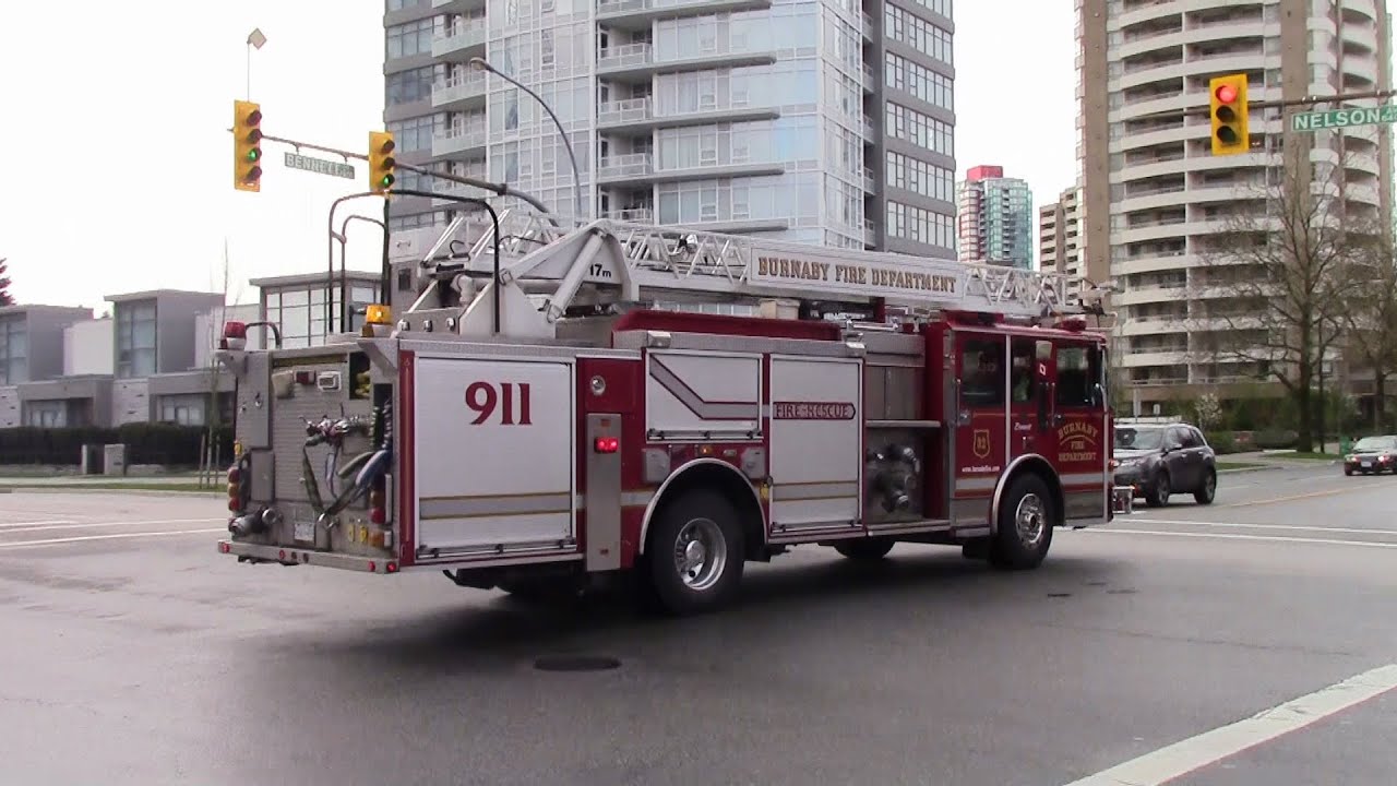 Burnaby Fire Engine 32 Responding - YouTube
