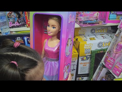 Öyküye büyük barbie aldık.Öykü bayram harçlıklarıyla barbi bebek aldı