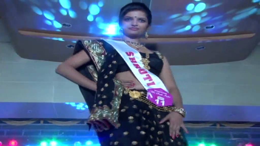 miss south india 2013 saree round - YouTube