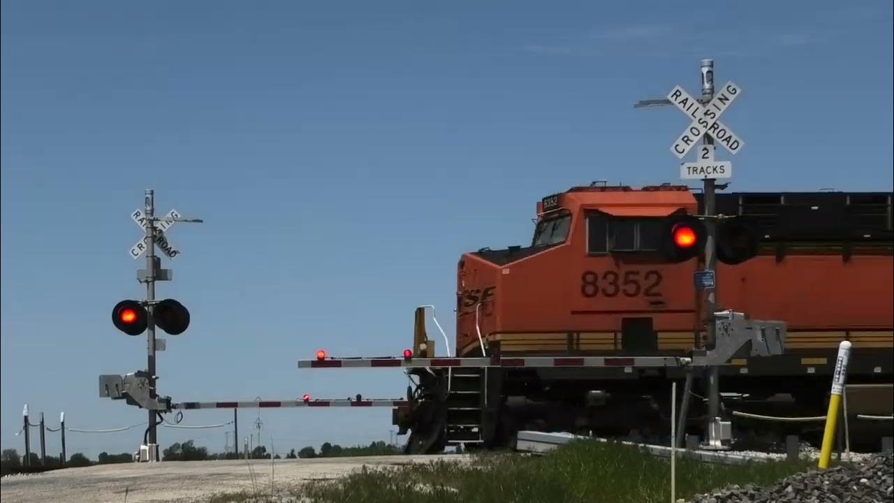 BNSF 8352 West in Mazon, IL 5/8/24 - YouTube