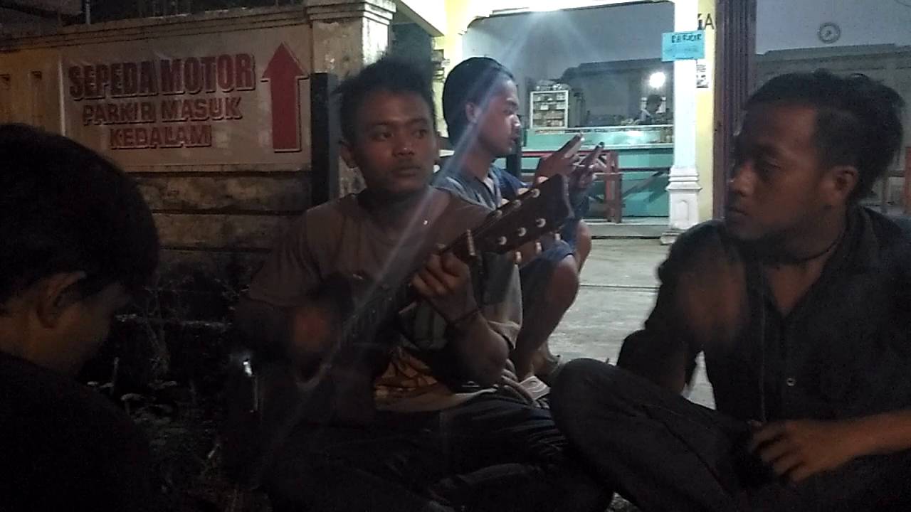 Kualat band ngamen 500 - YouTube
