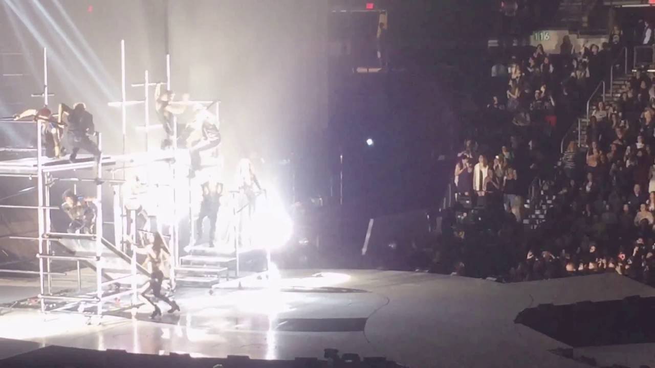Selena Gomez Live @MTS Centre - YouTube