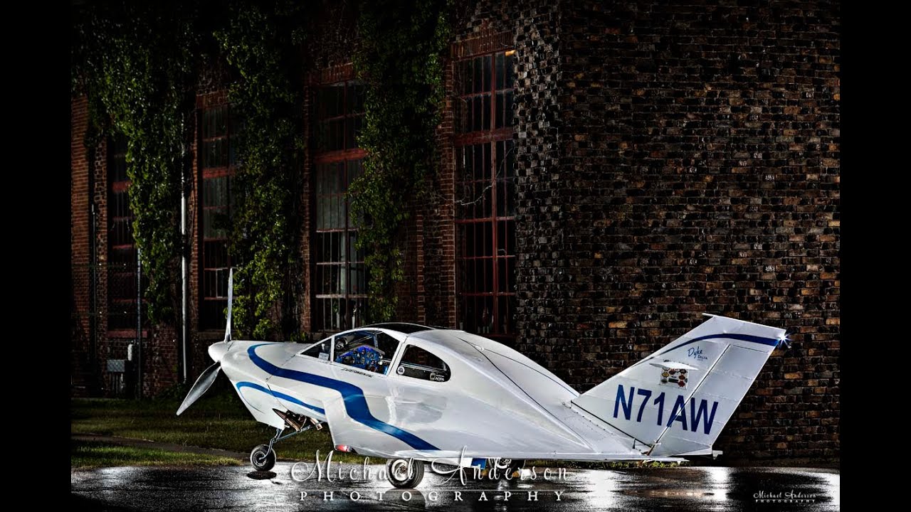 Dyke Delta N71AW Light Painting - YouTube