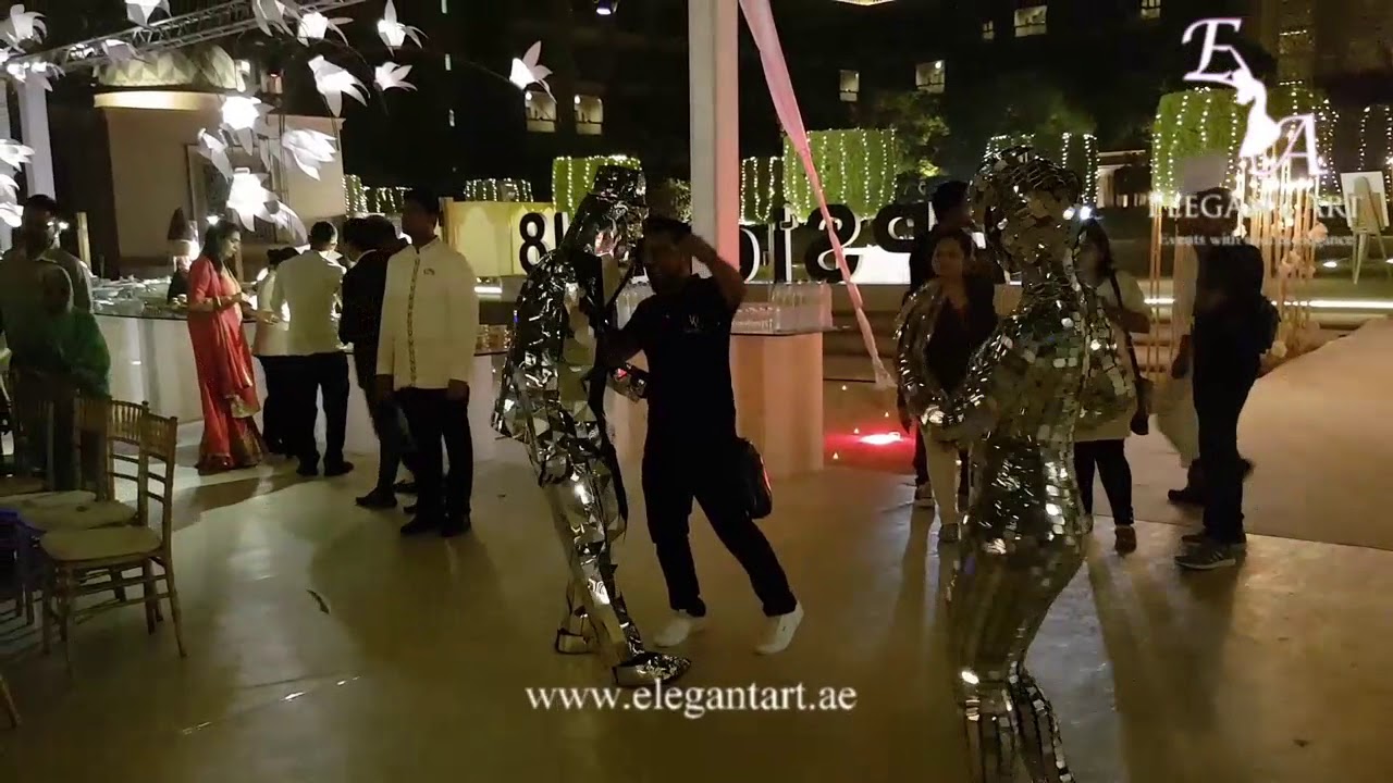 Mirror Man & Mirror Woman in Dubai by Elegant Art Events, UAE - YouTube