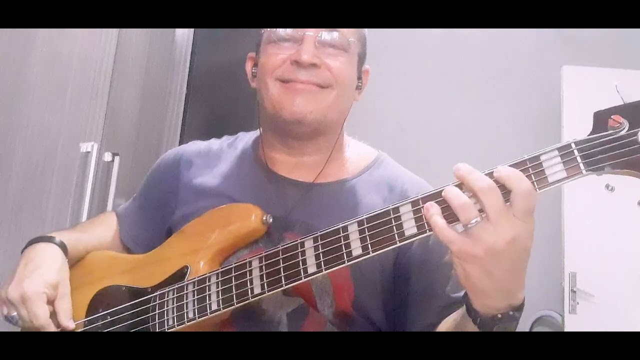 Sandra - banda beijo - George Mendonça bass - YouTube