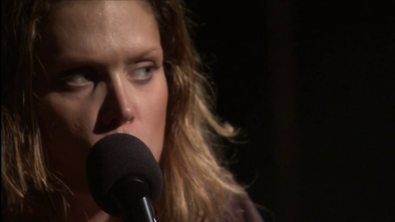 Beth Hart - One Eyed Chicken (Live in Studio) - YouTube