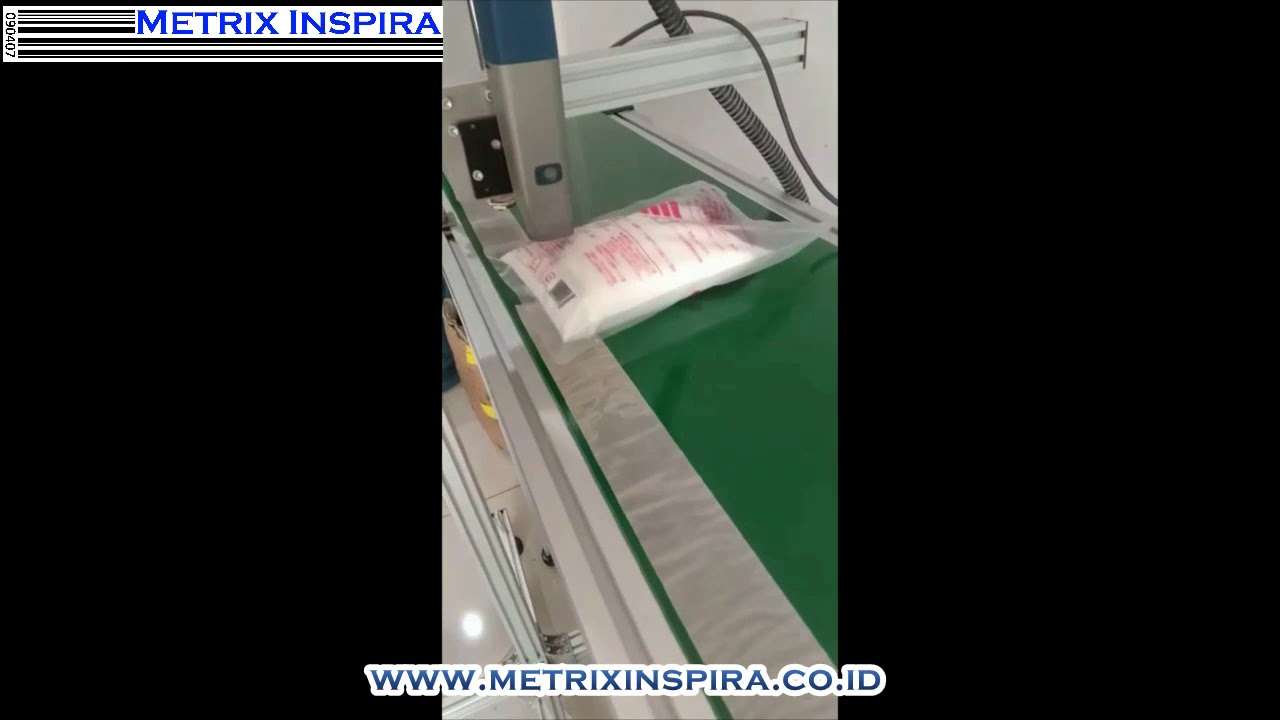 Metrix Inspira - Inkjet Print Domino AX150 - YouTube