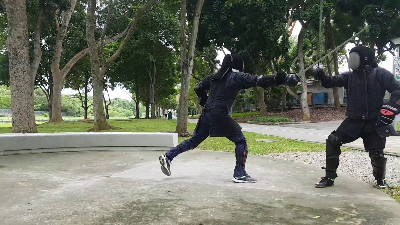 Sabre vs arming sword sparring - YouTube