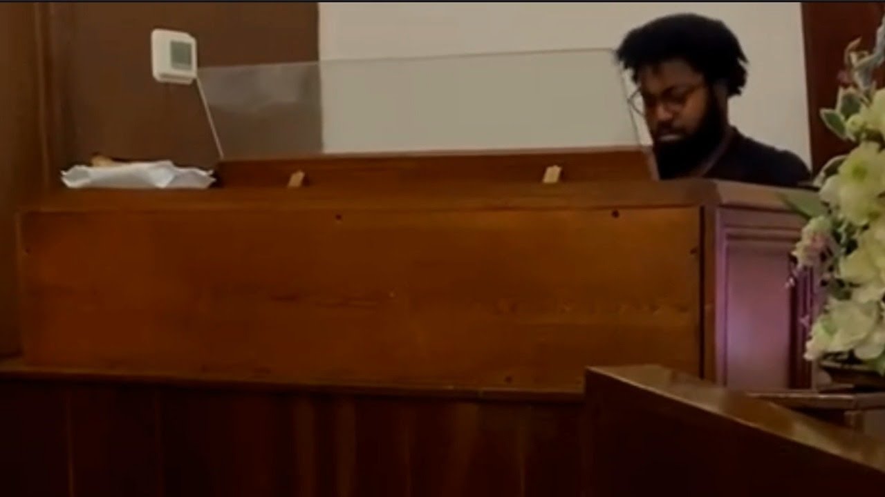 Hammond 820 Console Organ - YouTube