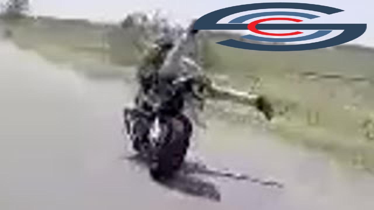 Motorcycle Wheelie FAIL Stunter Makes AMAZING Save Avoids Big CRASH ...