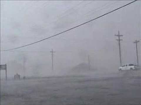 Thunderstorm straight line winds - YouTube