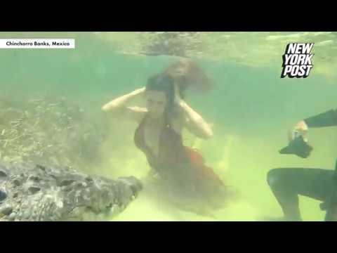 Cesur Modellerden Su Altında Timsahlar İle Fotoğraf Çekimi