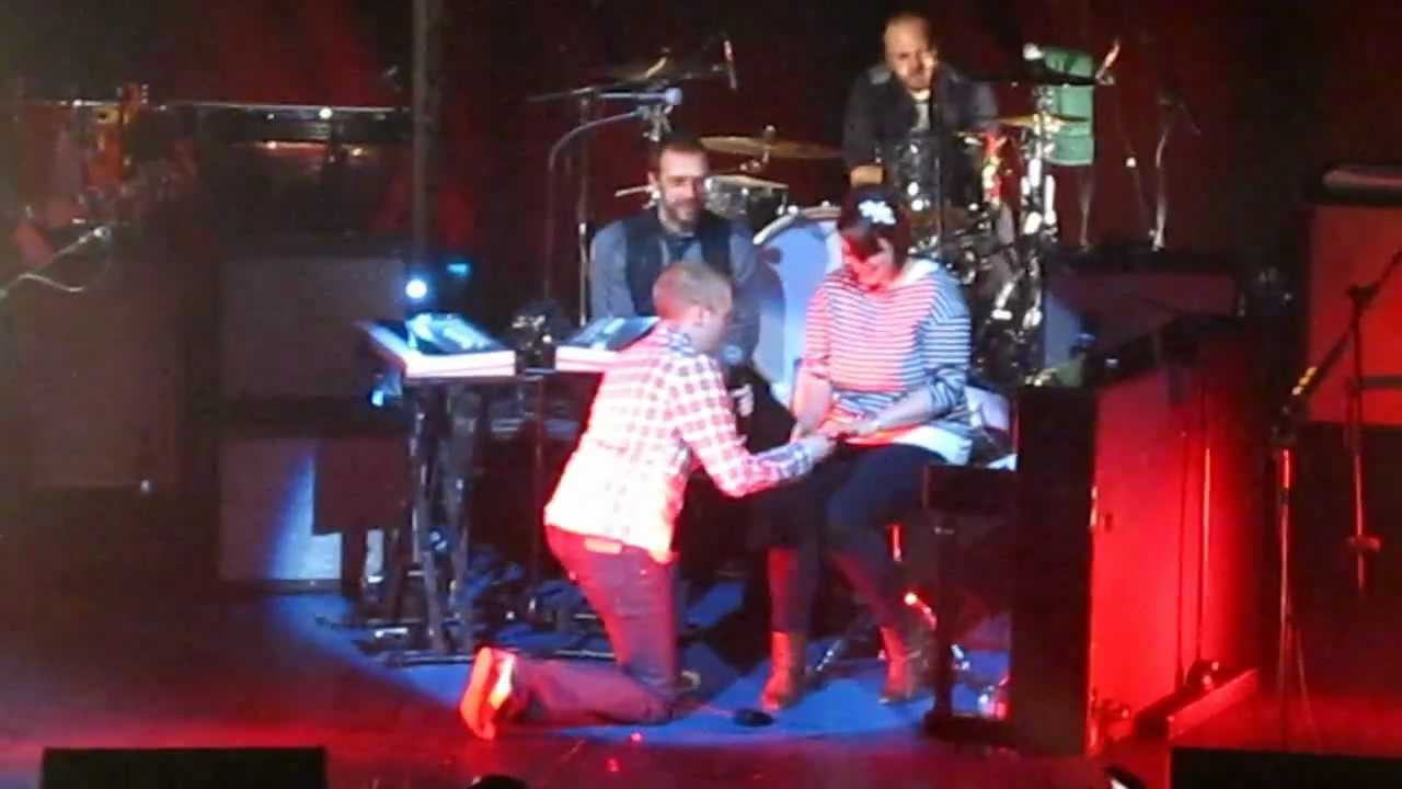 Coldplay marriage proposal - Newcastle December 20, 2010 - YouTube